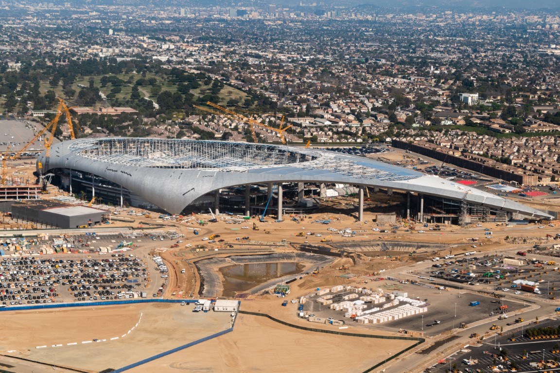 "From Los Angeles to St. Louis and Back to Los Angeles": The NFL Rams ...